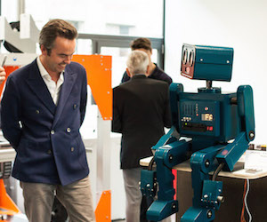 Der radelnde Roboter, Walking Act aus Berlin