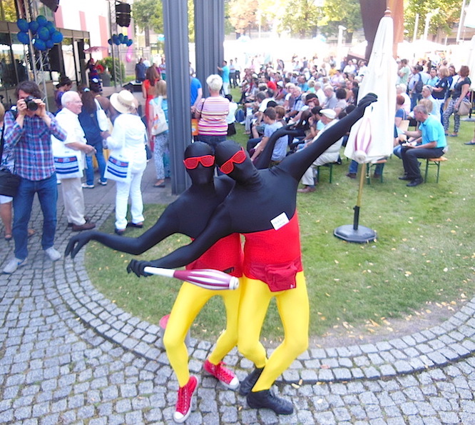 Walkacts in Morphsuits in Berlin, Bremen, Kiel, Kassel